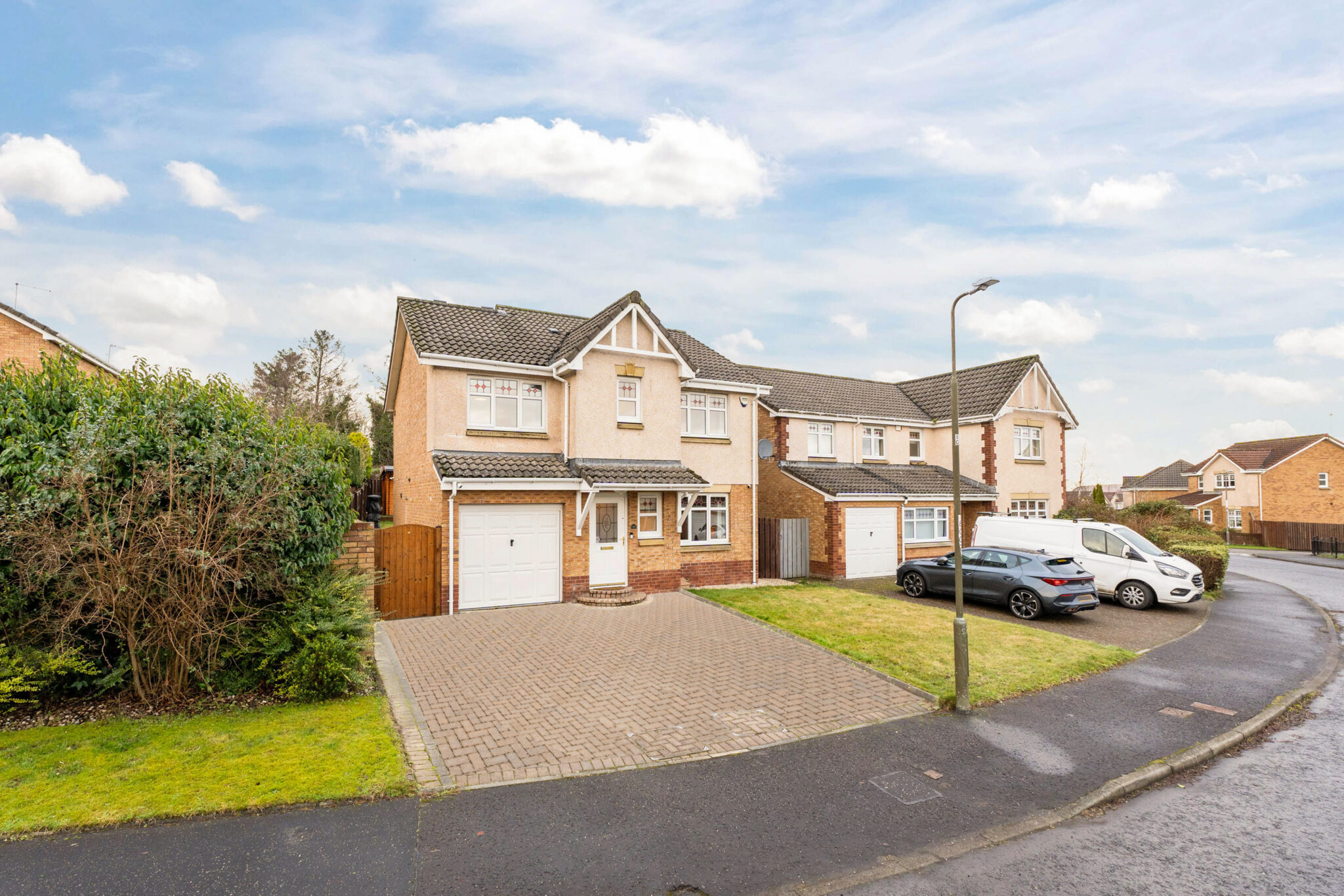 Craigengar Avenue, Uphall, West Lothian, EH52 5SR - Hometown Estate Agents